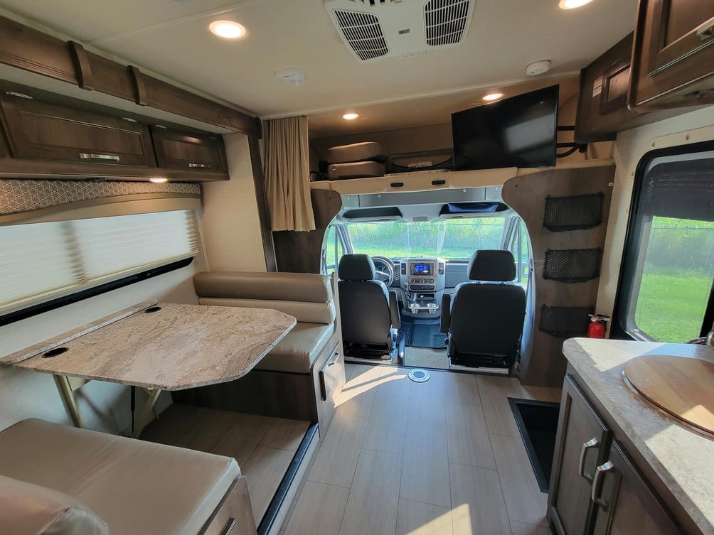 2018 Jayco Melbourne 24K Used For Sale: 3441681
